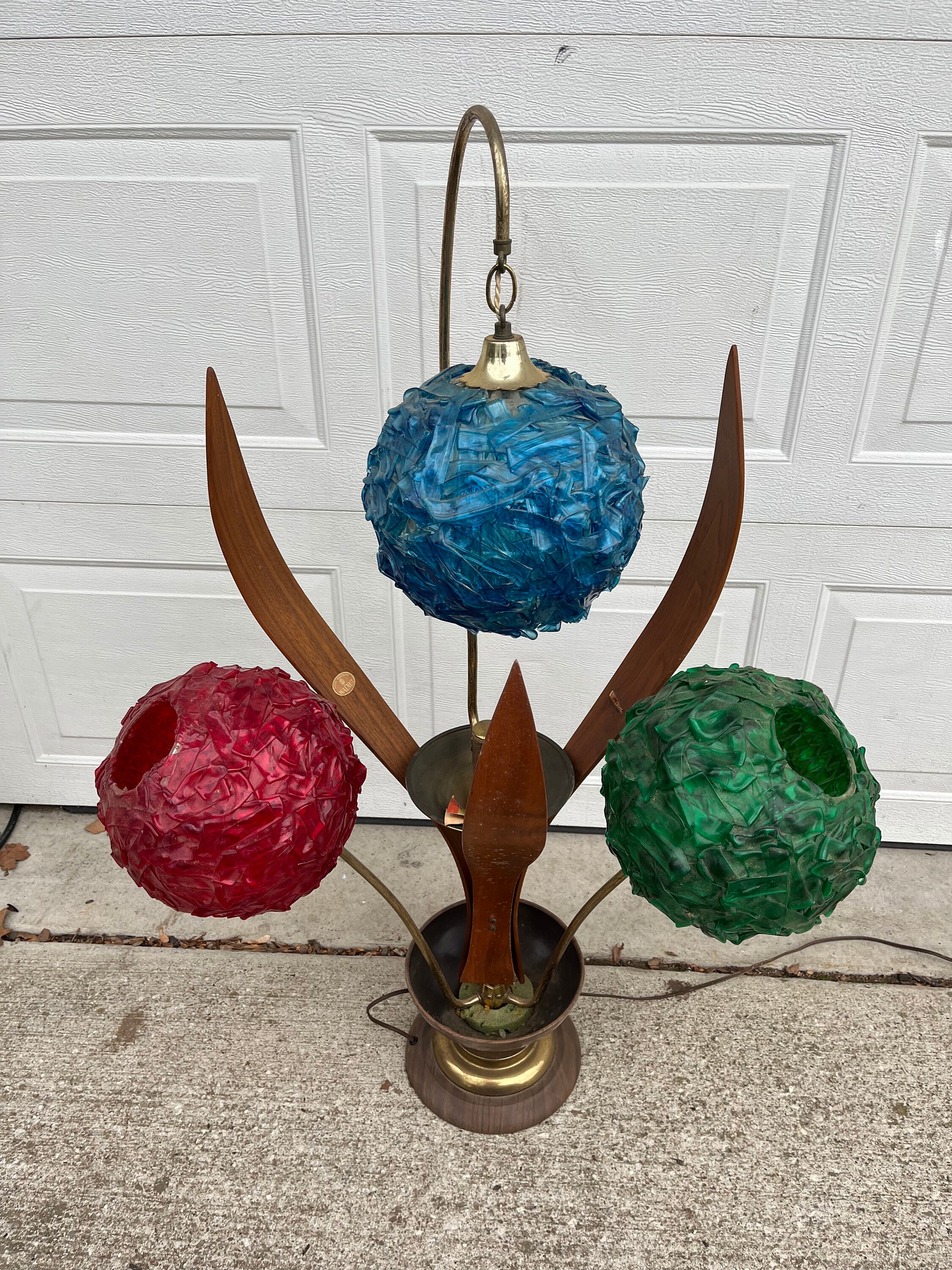 Huge Mid-century 3-globe Walnut & Spun Lucite Spaghetti / Ribbon Shade ...