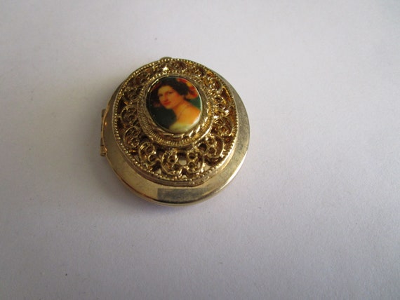 Vintage Victorian Style Large Fancy Photo Locket - Gem