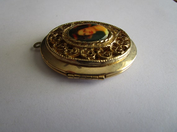 Vintage Victorian Style Large Fancy Photo Locket - Gem