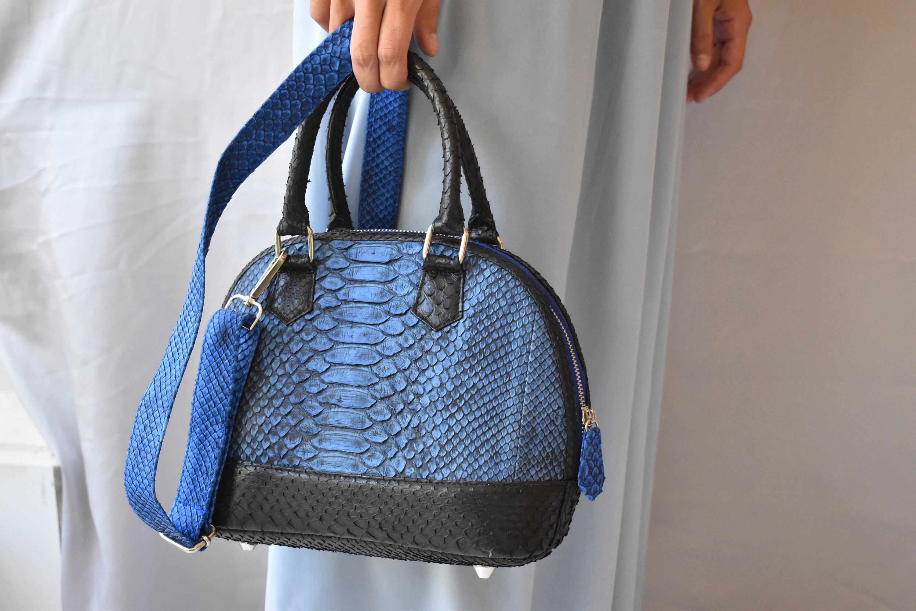 Medium Luxury Handbags | semashow.com