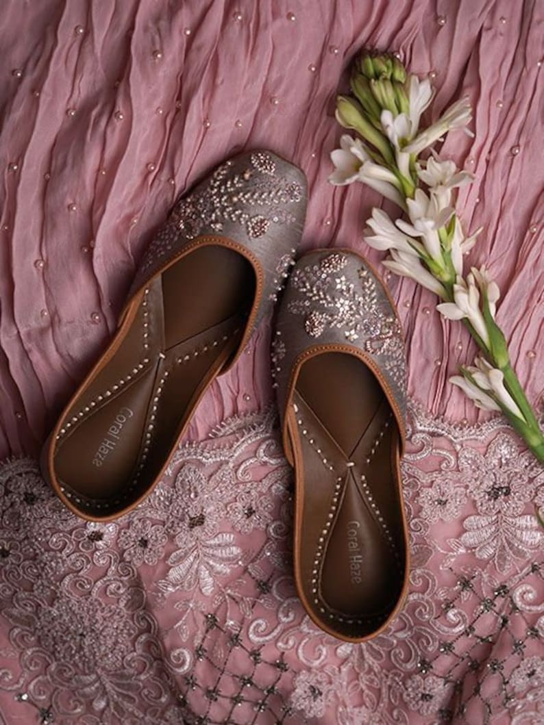 GEMMO Punjabi Bridal Jutti for Women | Etsy