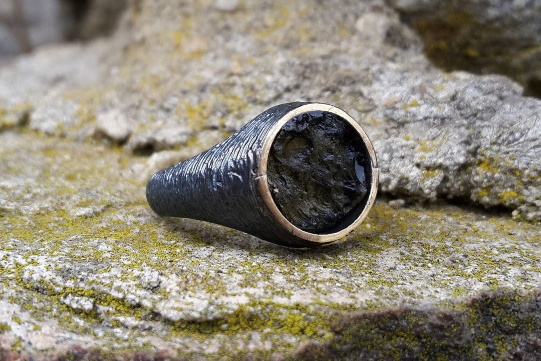 Handmade Moldavite Men Ring / Textured Silver Ring / Brutalist Jewelry ...