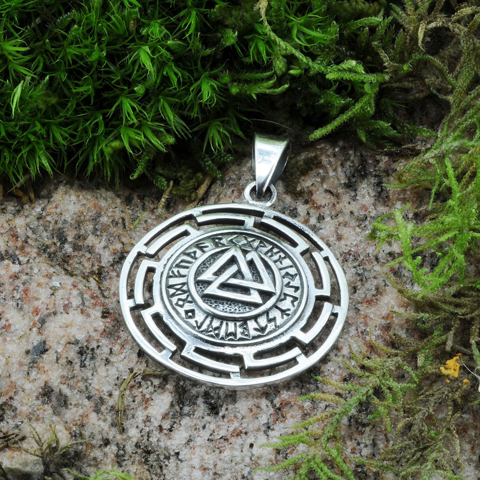 Colgante de runas de Valknut collar de plata vikingo joyería - Etsy España