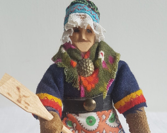 DUODJI Antique Sámi Handmade Skiing Sámi Woman Figurine With Authentic ...