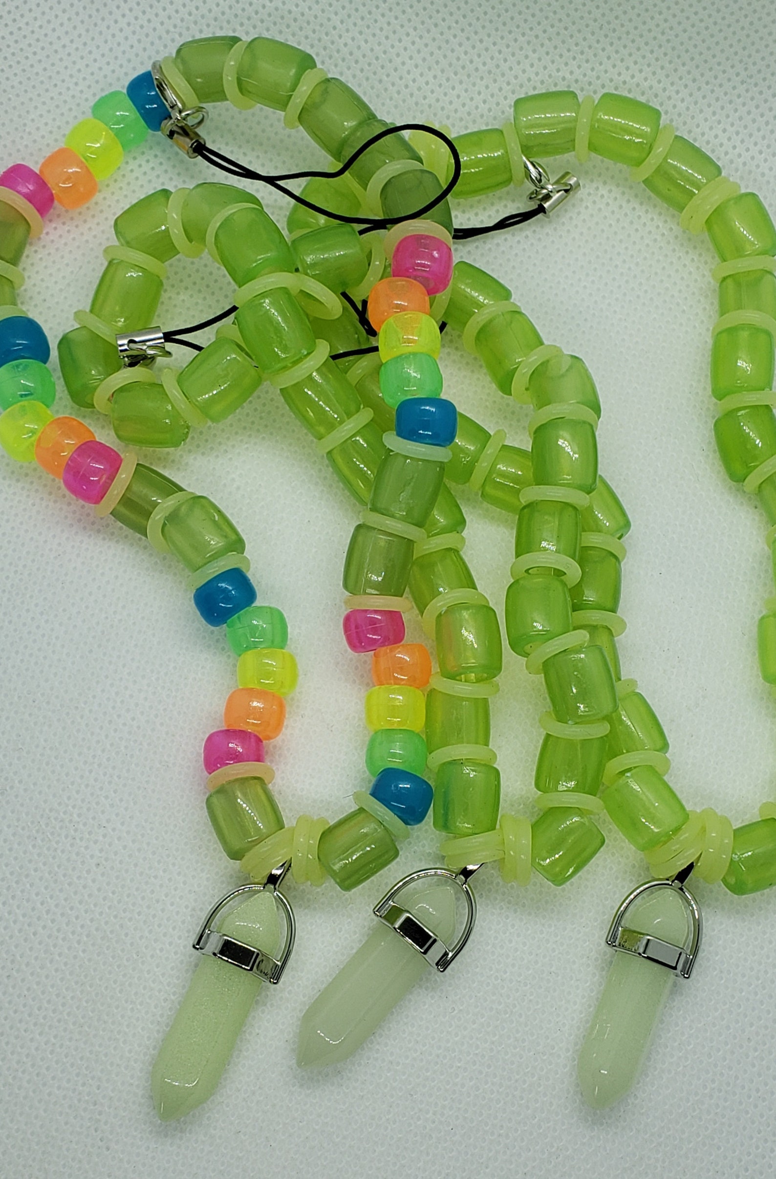 Glow in the Dark Crystal Kandi Phone Charm / Glow Pony Bead - Etsy.de