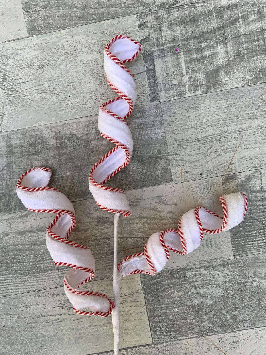 Peppermint Edge Spray, Curly Spray, White, Fabric Spiral Curly Spray ...