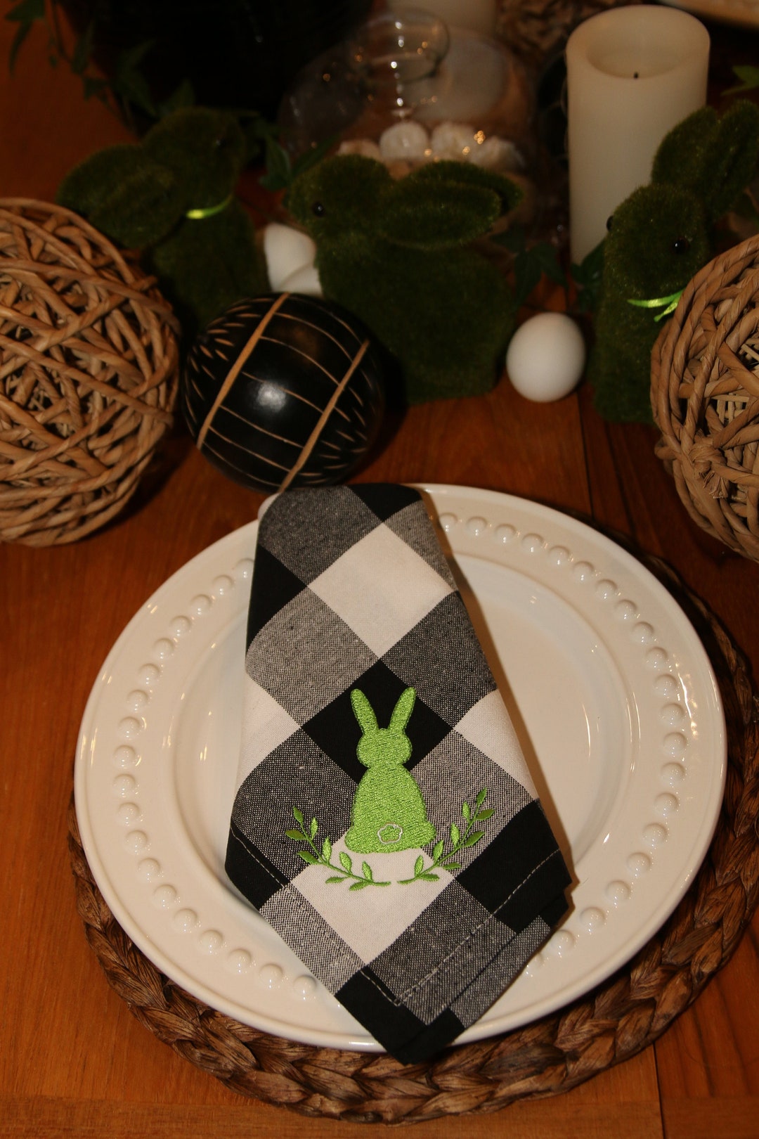 Black & White Check Easter Bunny Napkins, Embroidered Bunnies in Green ...