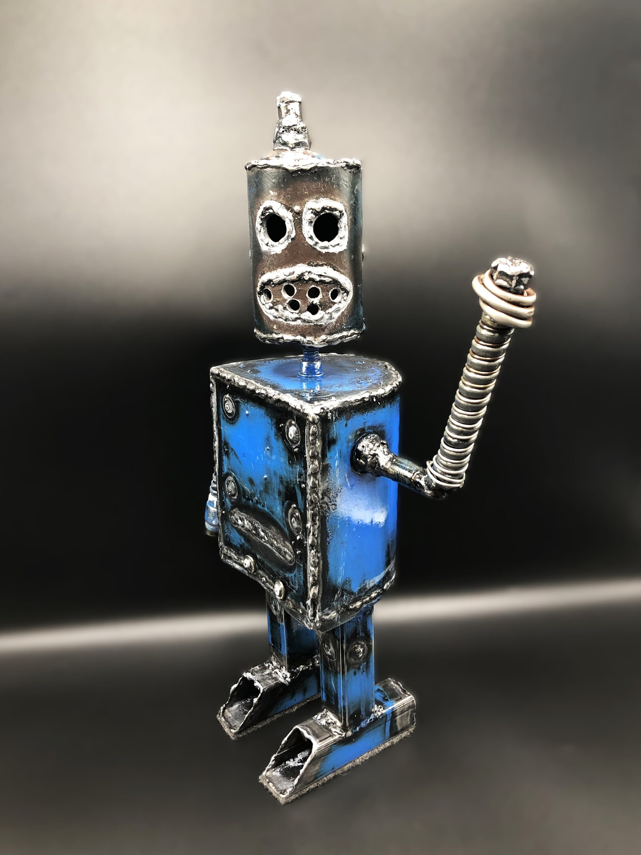Robot Army Z 132, Welded Metal Robot Zombie Sculpture in Blue and Confused About What to Do in ...