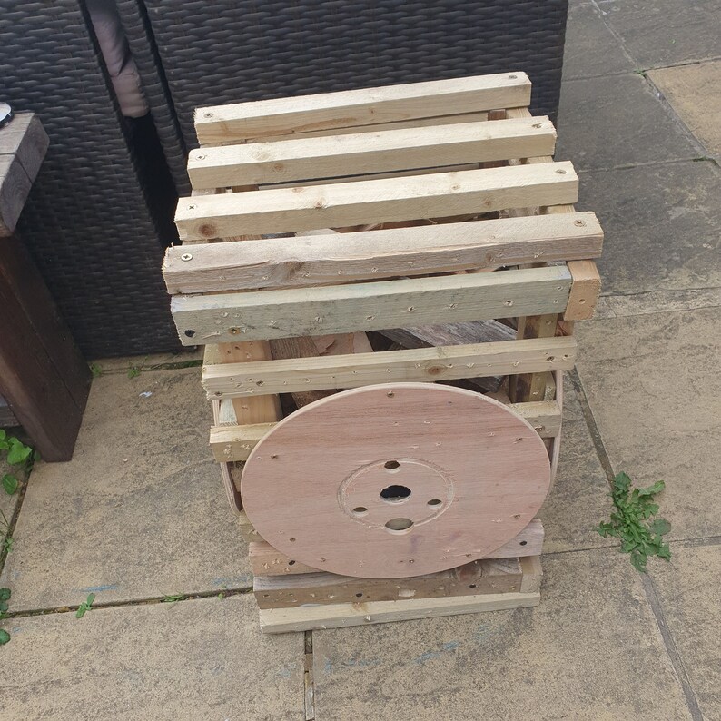 Rotting Wooden Insect Spider Bee House Natural Wood Food Hotel Shelter ...