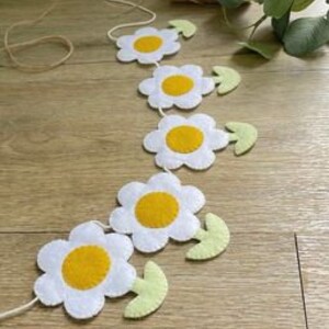 Sew Your Own Spring Flower Garland, Felt Sewing Patterns, Spring Craft ...