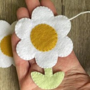 Sew Your Own Spring Flower Garland, Felt Sewing Patterns, Spring Craft ...