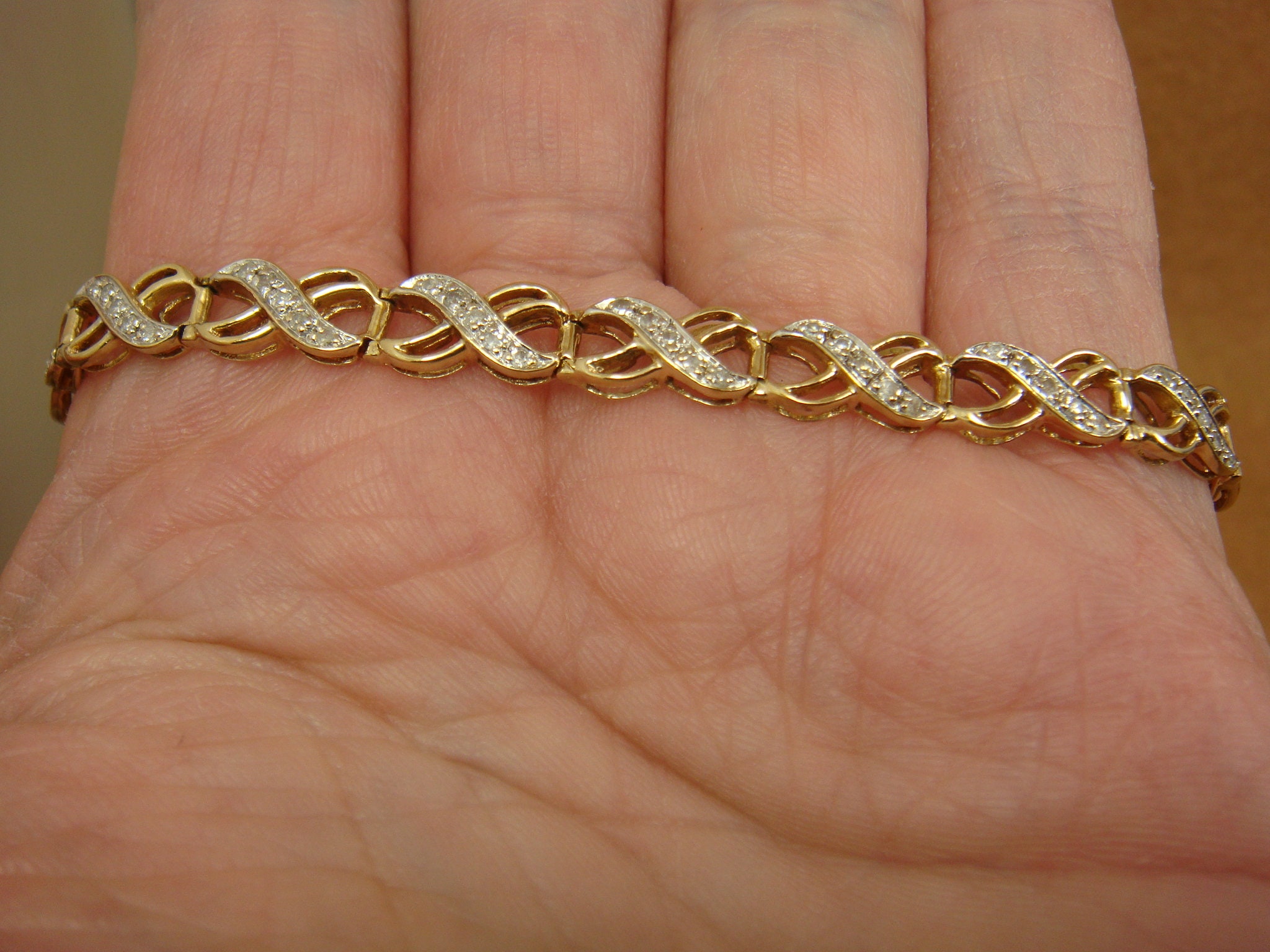 Natural Diamond Hugs and Kisses Design Tennis Bracelet 10K Yellow Gold ...