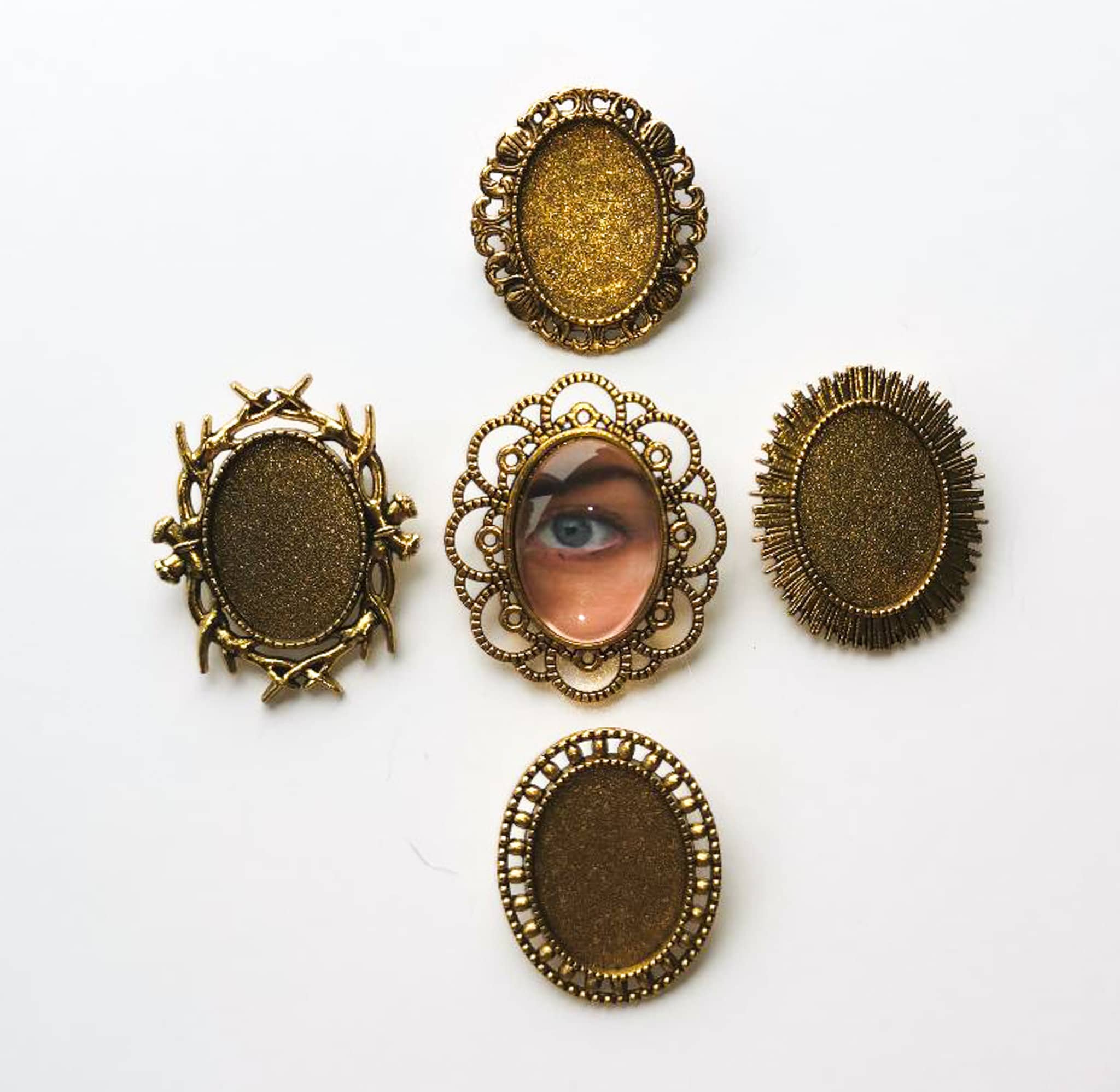 Broche oeil d'amant personnalisée dessinée à la main en or épingle pour ...