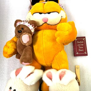 Gorgeous Collectible and Vintage Garfield With White Rabbit Shoes and ...
