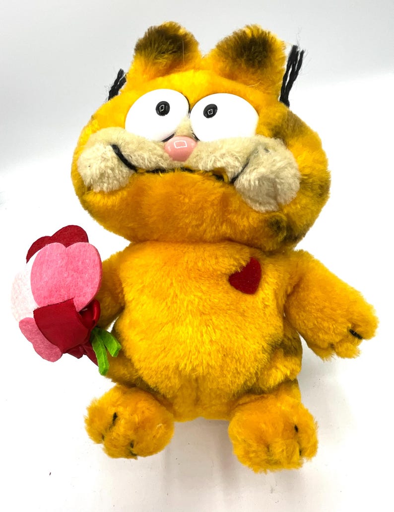 Gorgeous Collectible and Vintage Stuffed Garfield With Red Heart, With ...