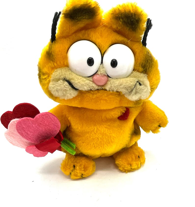Gorgeous Collectible and Vintage Stuffed Garfield With Red Heart, With ...