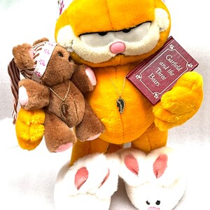 Gorgeous Collectible and Vintage Garfield With White Rabbit Shoes and ...
