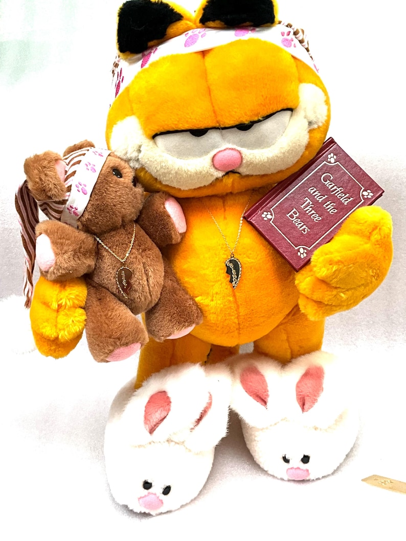 Gorgeous Collectible and Vintage Garfield With White Rabbit Shoes and ...