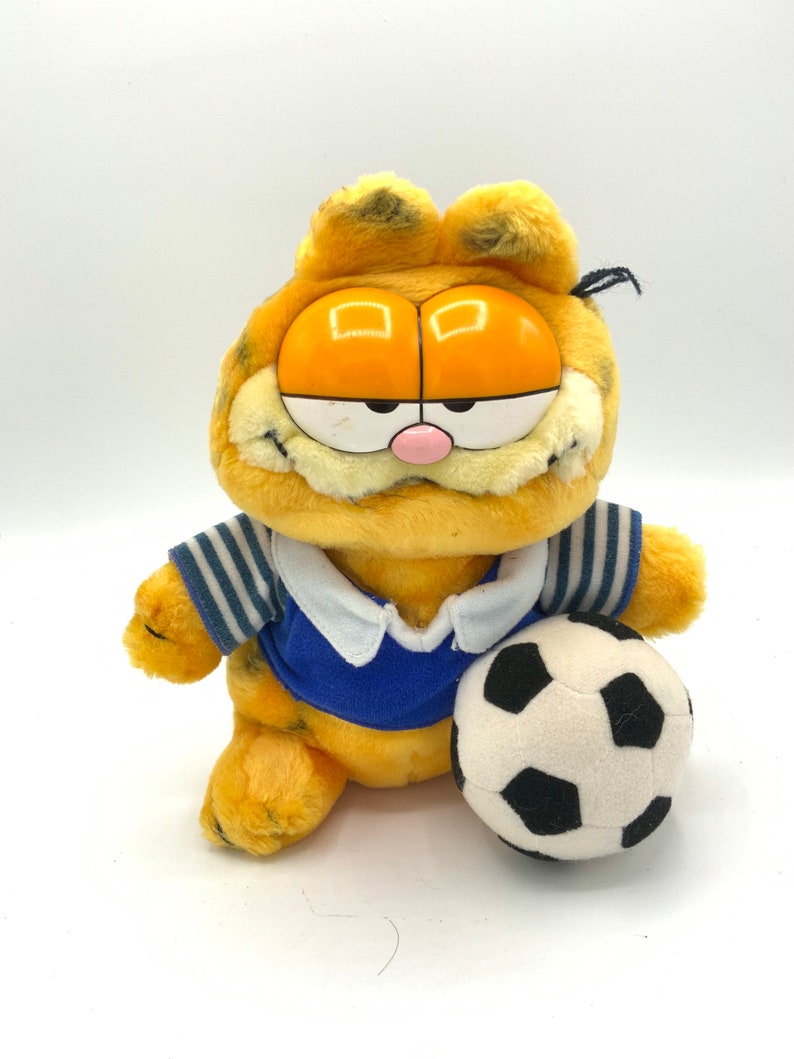 Gorgeous Collectible and Vintage Garfield is Playing Soccer - Etsy