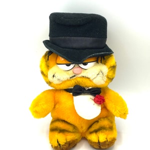 Gorgeous Collectible and Vintage Garfield Stuffed Animal With Top Hat ...