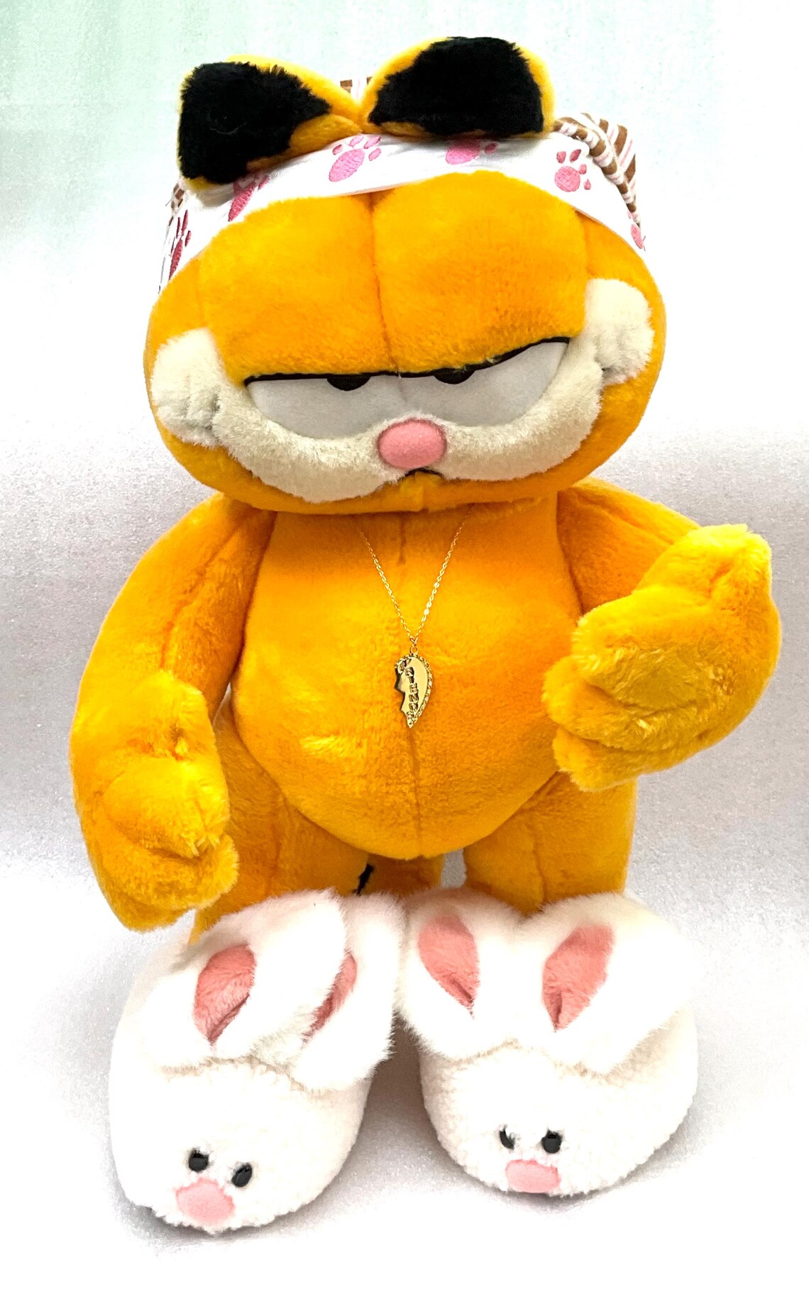 Gorgeous Collectible and Vintage Garfield With White Rabbit Shoes and ...