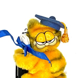 Gorgeous Collectible and Vintage Plush Pencil Clip Garfield, Graduated ...