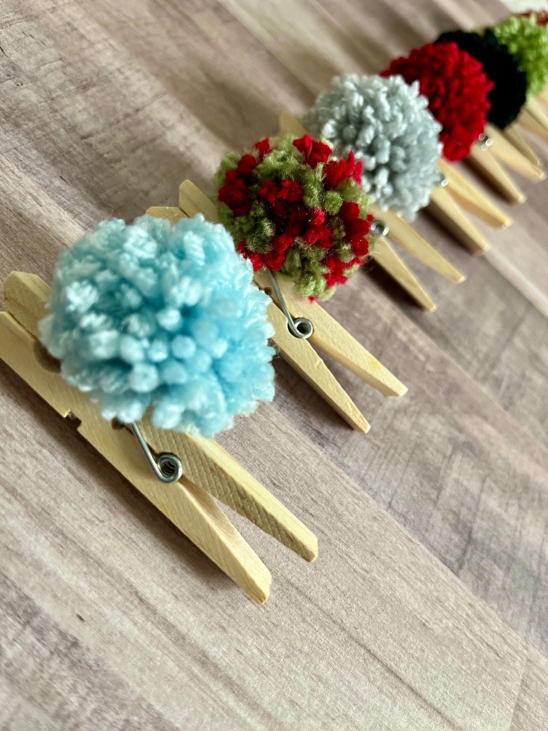 Christmas Gift Tag Peg / Gift Tag Clip / Pom Pom Clothespin / Gift Tag ...