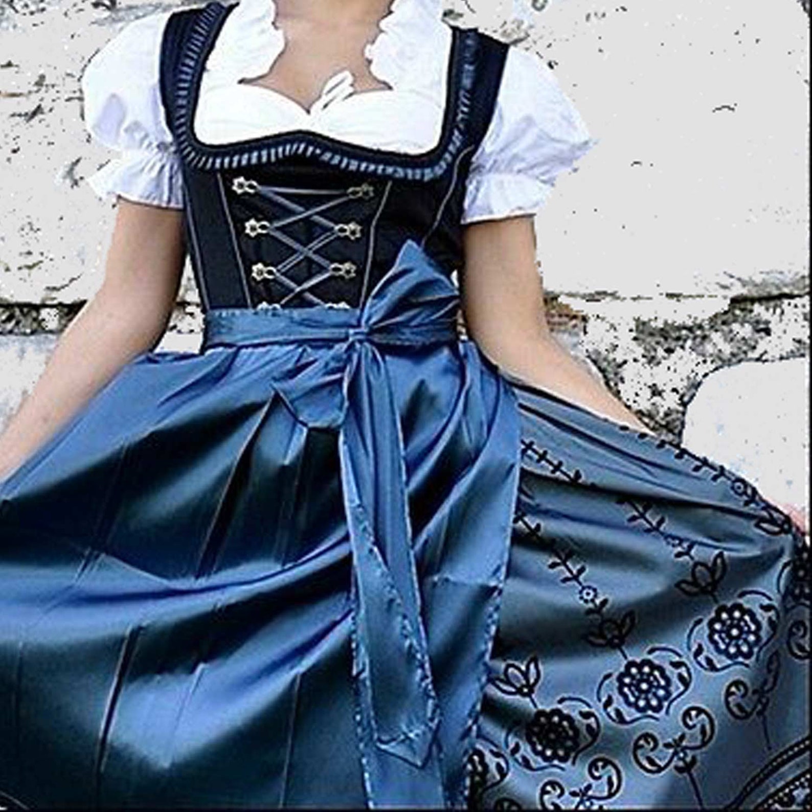 Traditional German Clothes for Kids - Dirndls and Lederhosen for Little ...