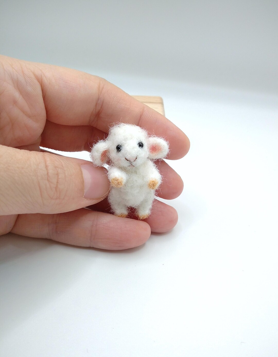 Miniature White Sheep Mini Crochet Lumb Tiny Cute Animal Dollhouse Pet ...