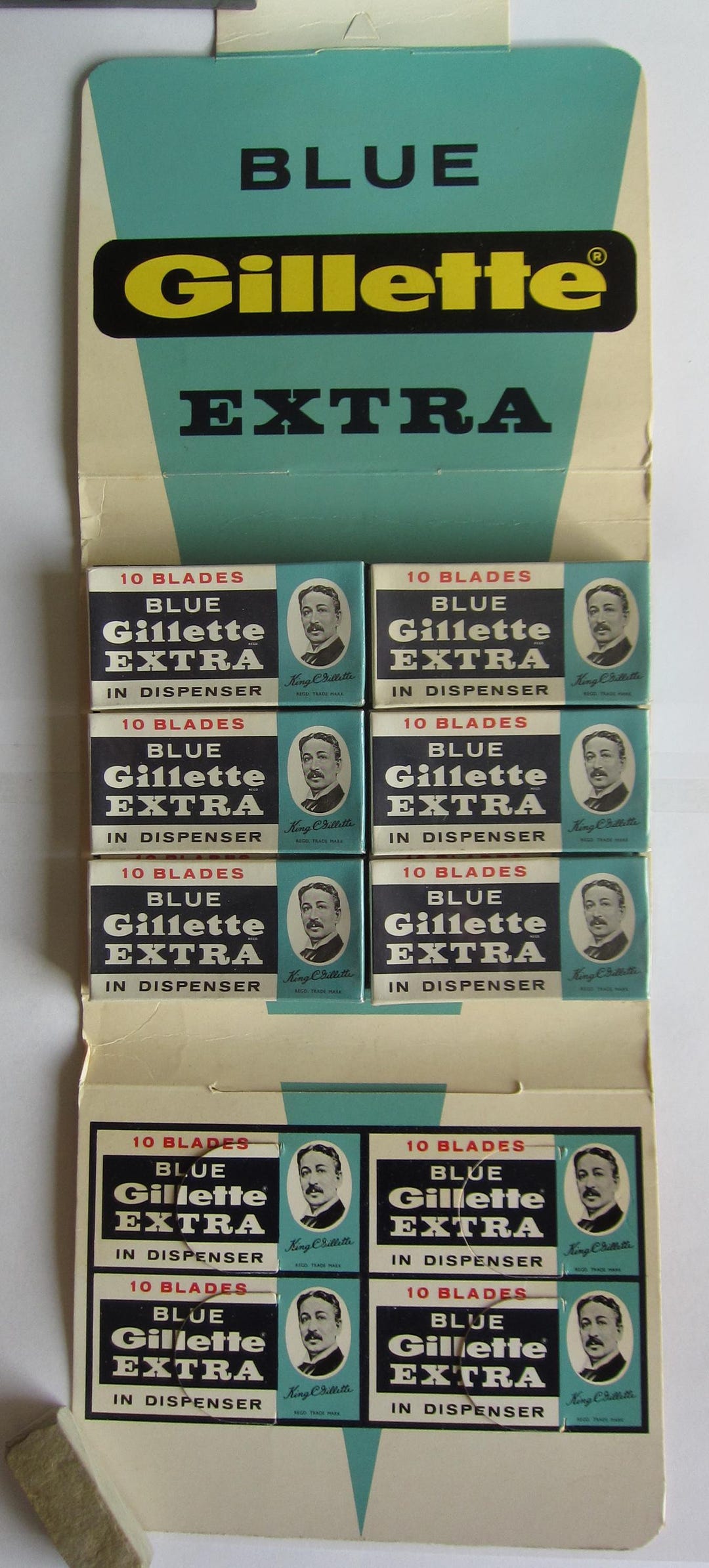 60x Gillette Blue Blades in Dispenser Attached on Display Cardboard ...