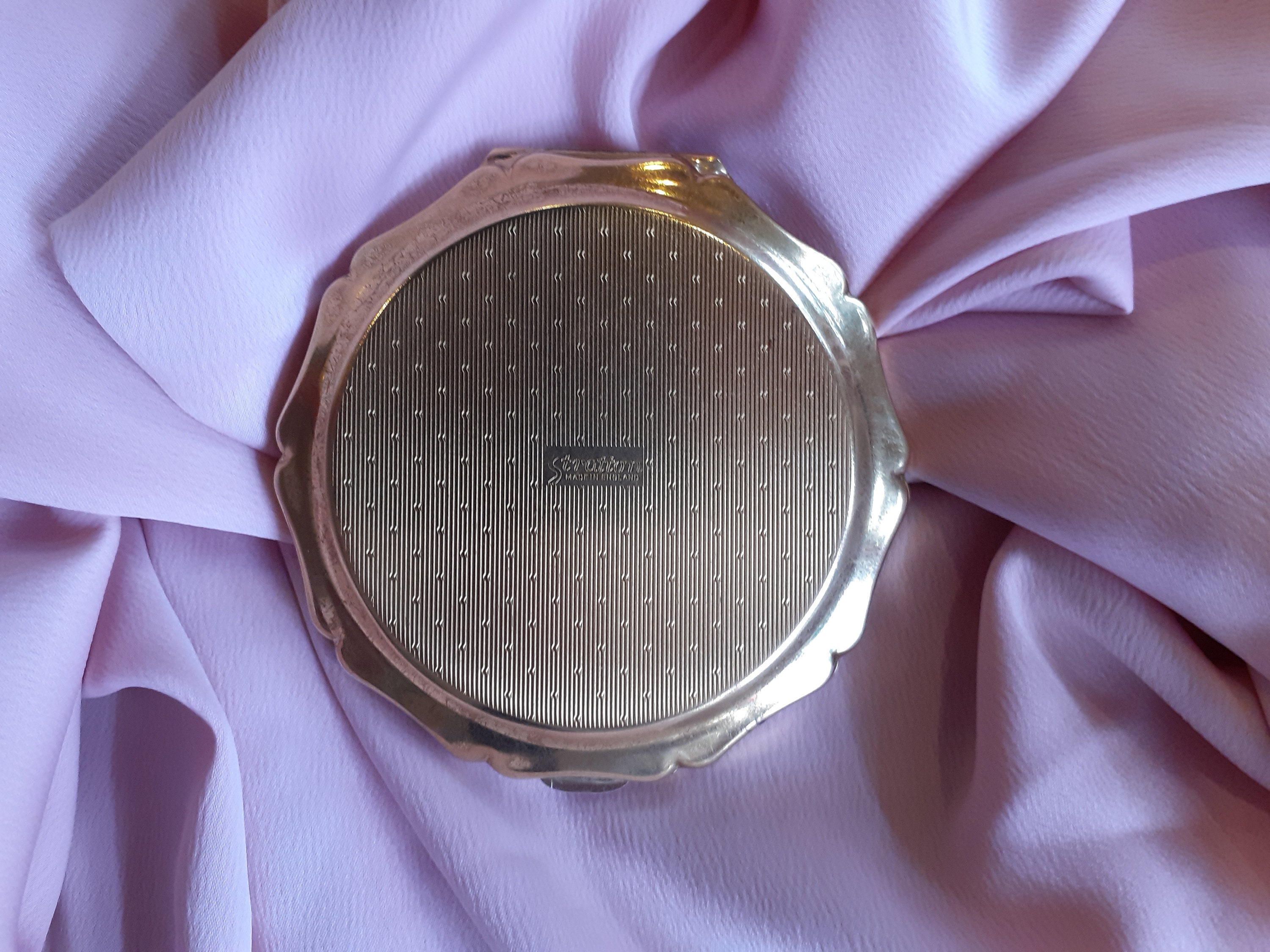 Vintage Stratton Red and Gold Indian Jewel Compact. - Etsy UK