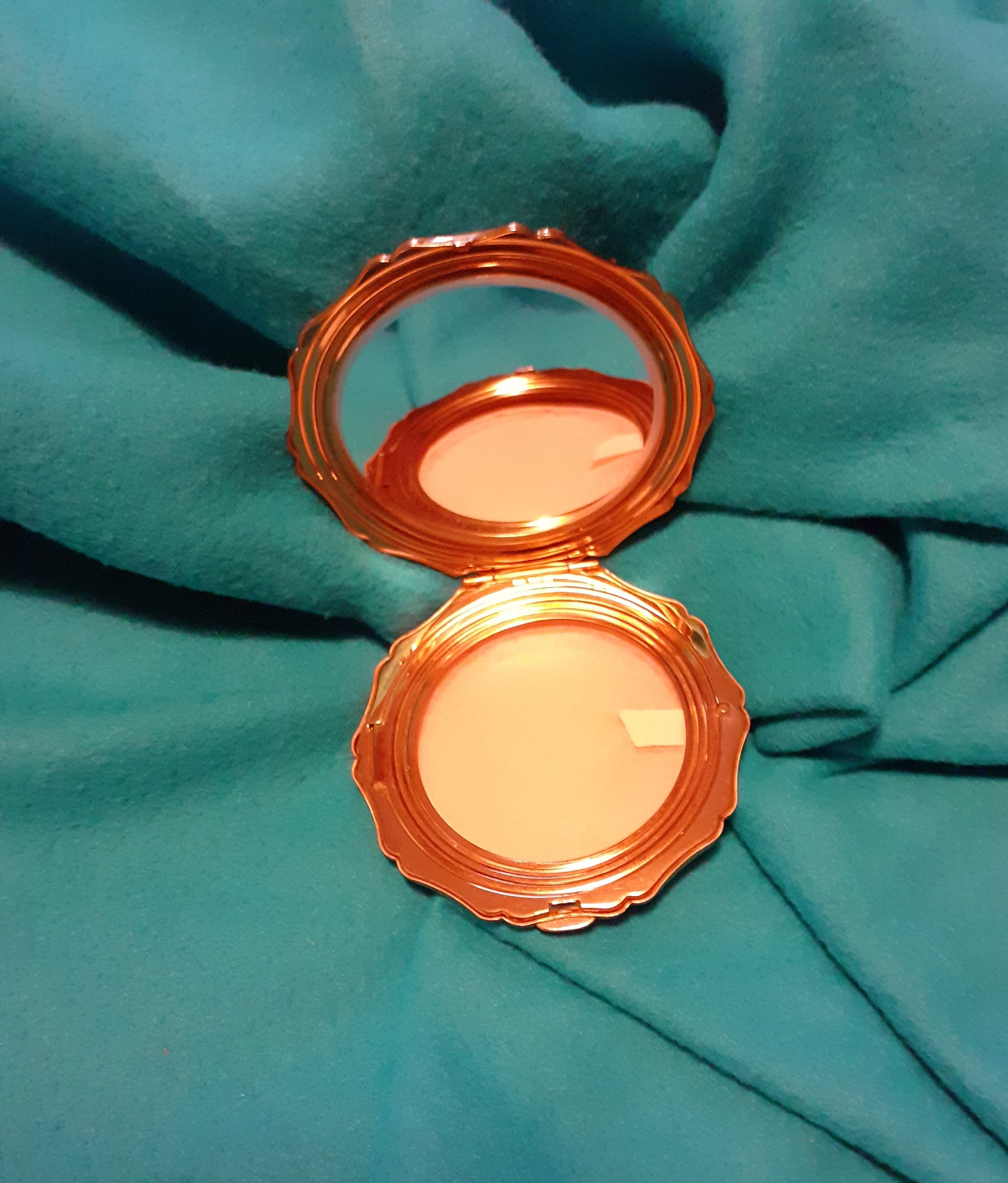 Vintage Stratton Red and Gold Indian Jewel Compact. - Etsy