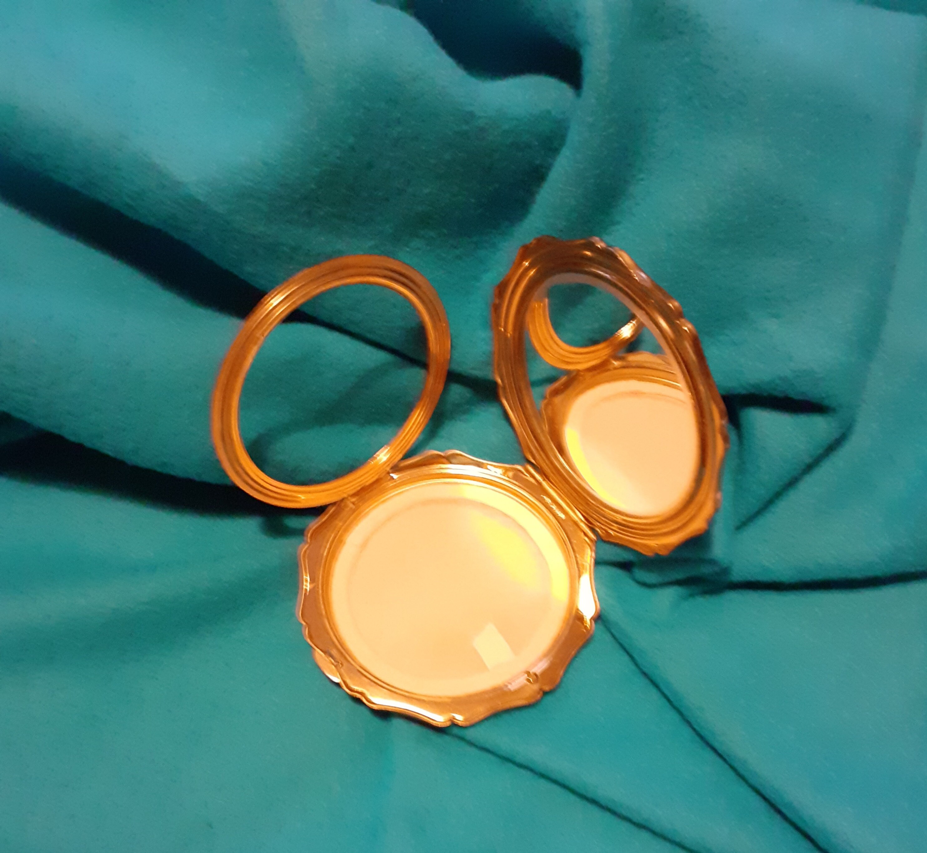 Vintage Stratton Red and Gold Indian Jewel Compact. - Etsy