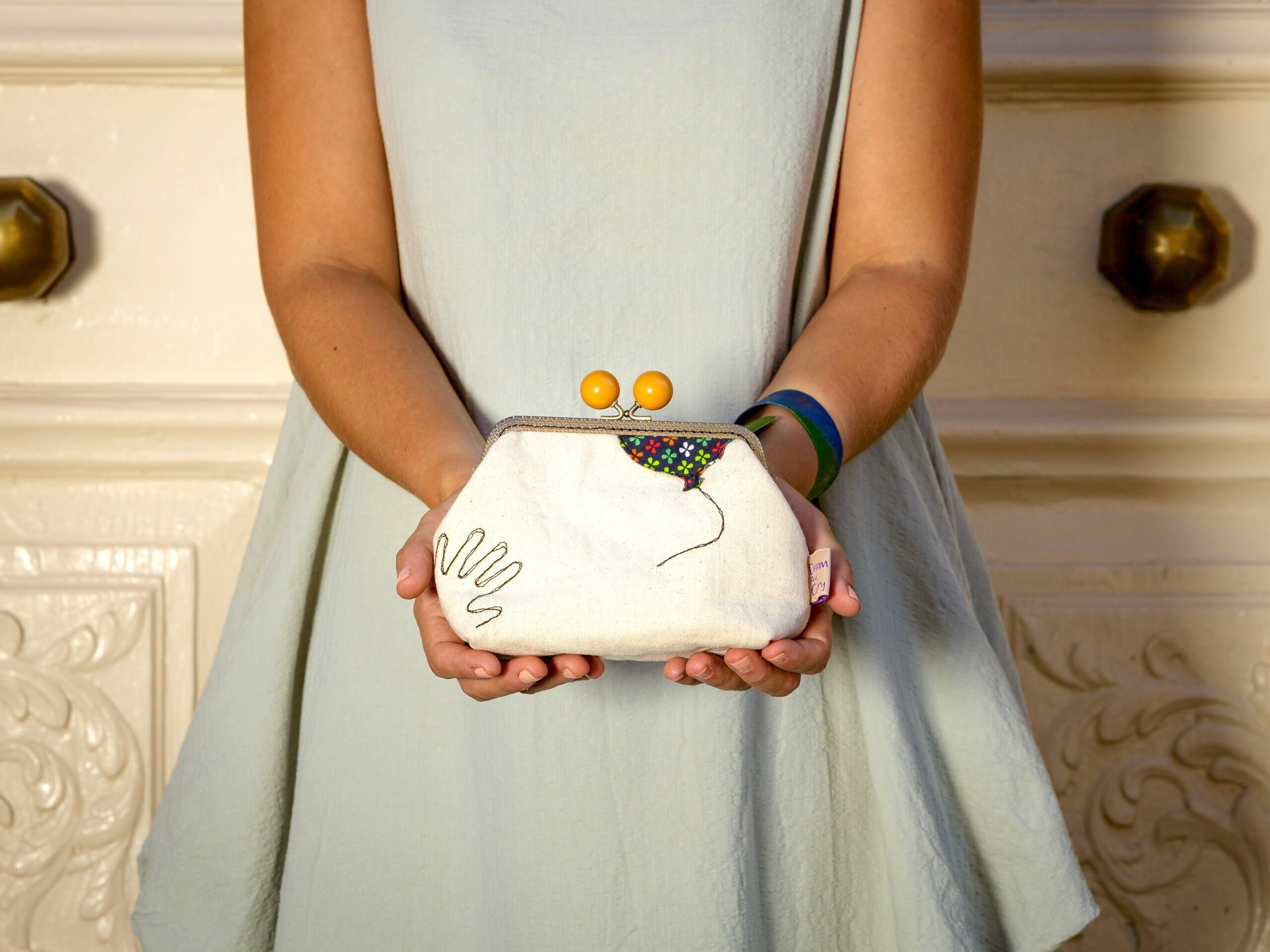 Heavy Cream Cotton Canvas Wallet, Embroidery Free Balloon Kiss Lock ...