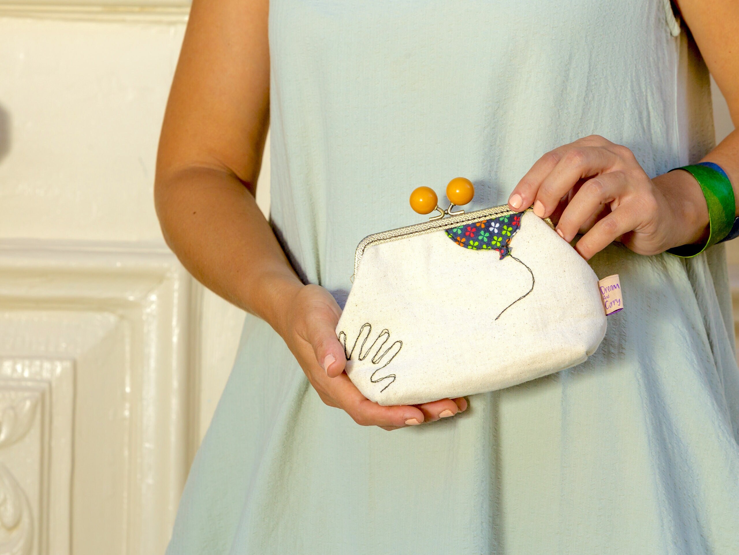 Heavy Cream Cotton Canvas Wallet, Embroidery Free Balloon Kiss Lock ...