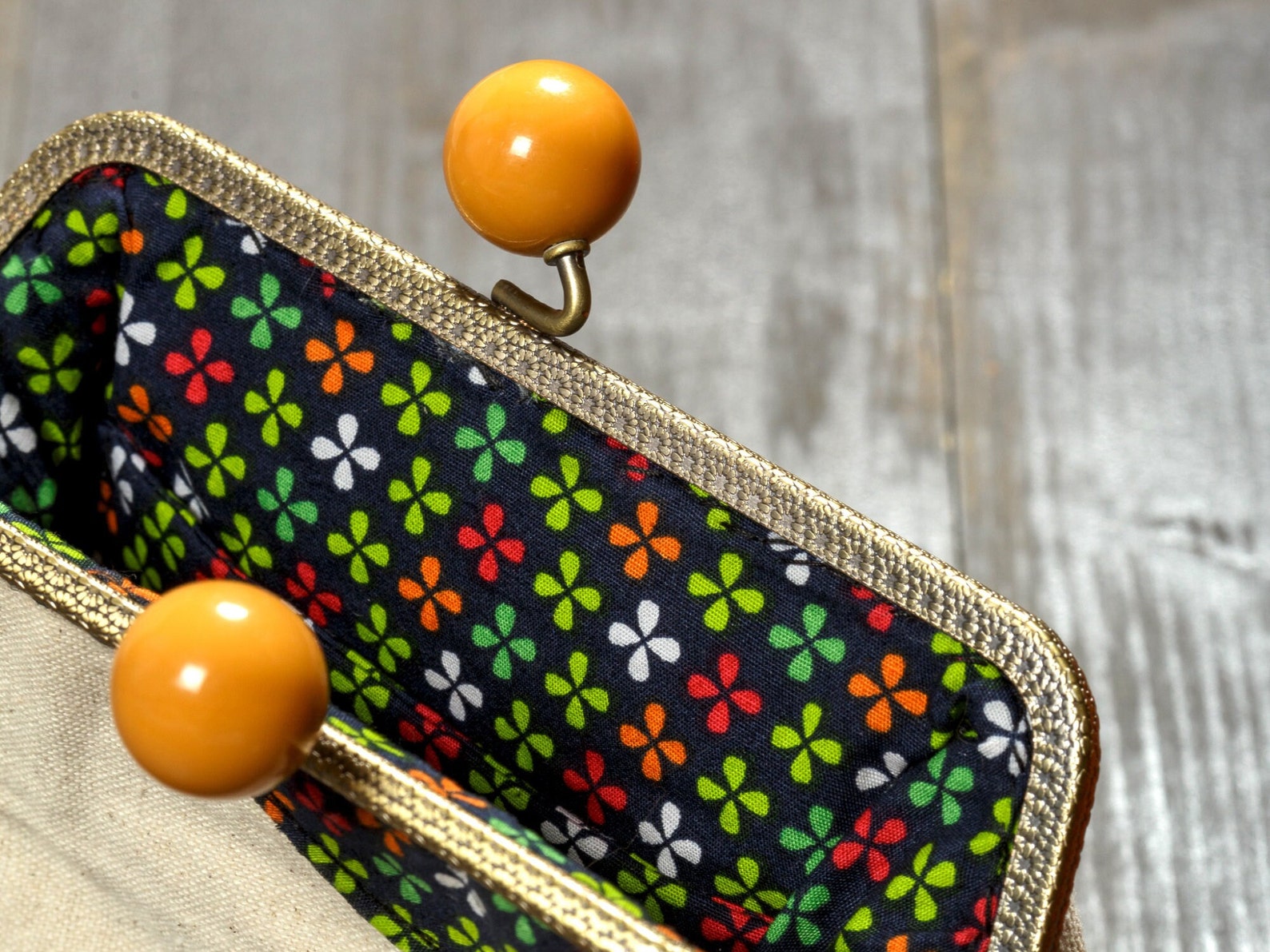 Heavy Cream Cotton Canvas Wallet, Embroidery Free Balloon Kiss Lock ...
