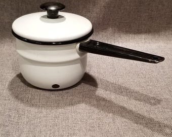 Vintage White & Red Small Enamel Sauce Pan With Lid --- Retro ...