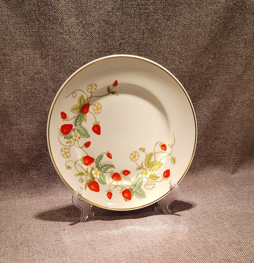 Avon 1978 Strawberry 7 1/2" Plate - Dessert Plate With 22K Gold Trim ...