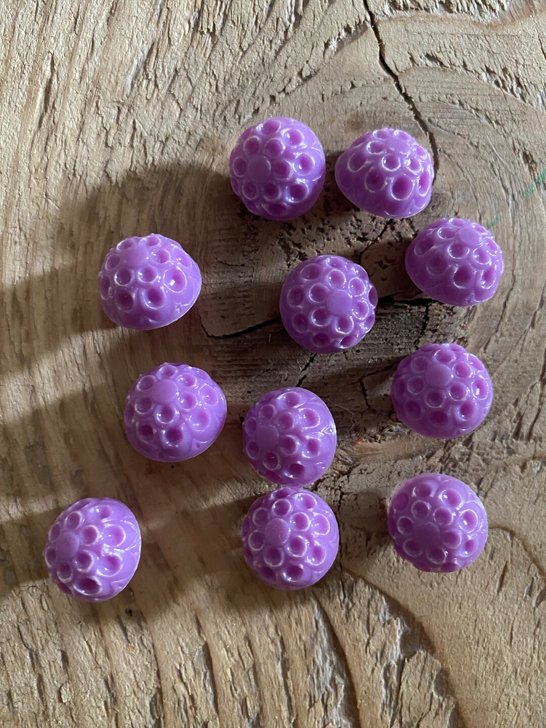 11 Old Vintage Buttons Blackberry Purple / Buttons to Sew On - Etsy