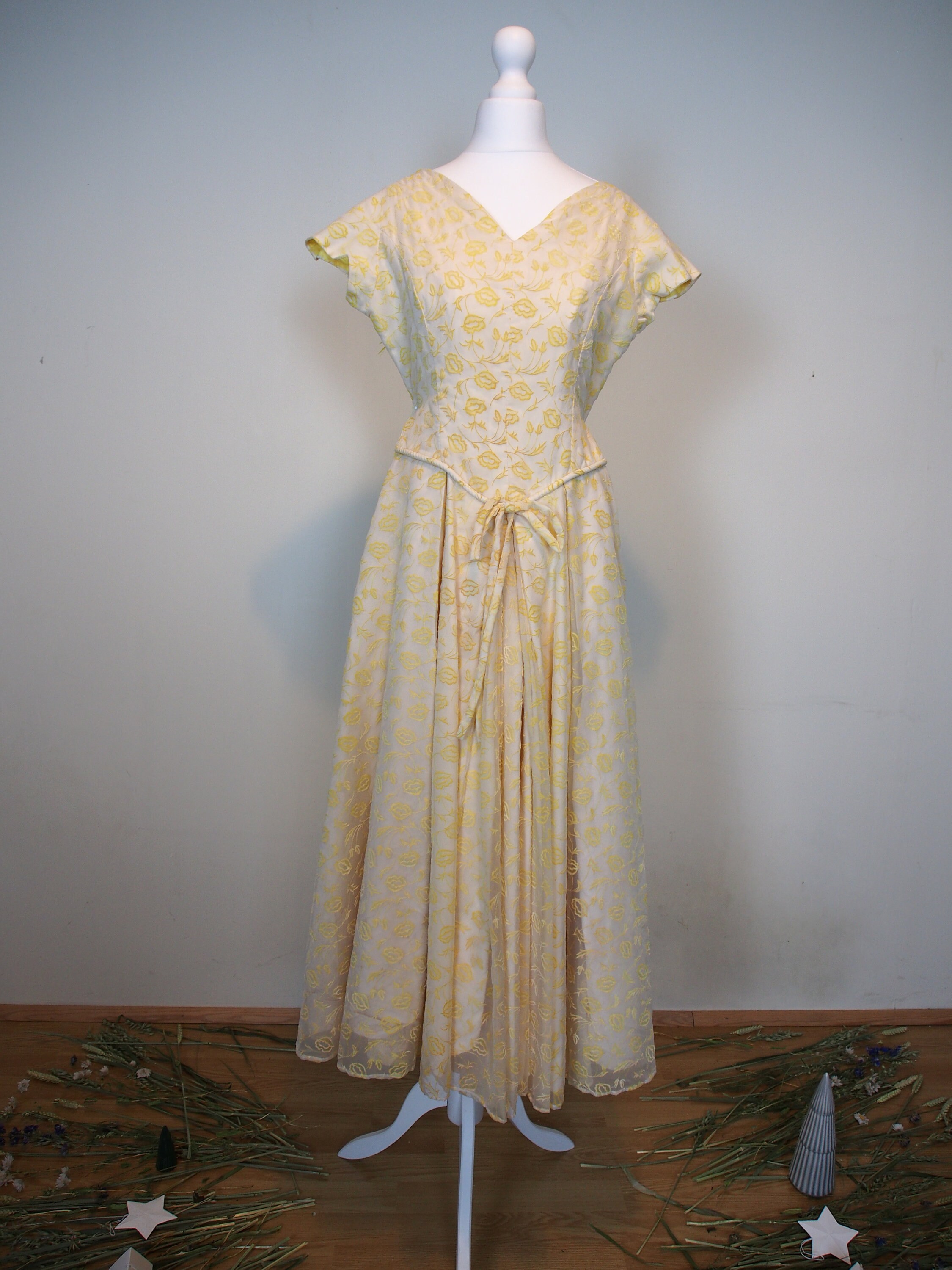Stunning 1950s Pale Yellow Velvet Fit and Flare Dress Small - Etsy