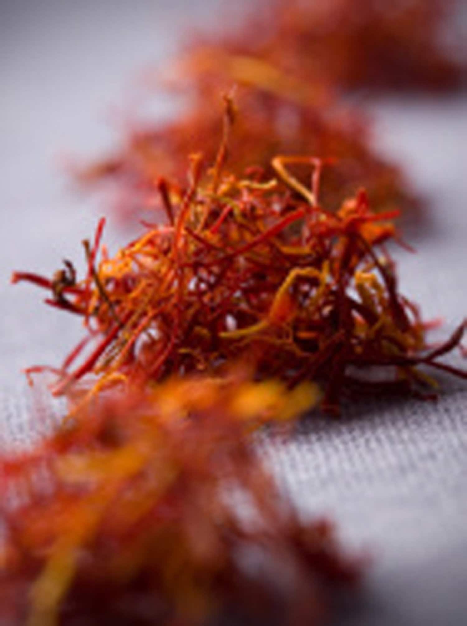 Pure Spanish Saffron Threads From La Mancha 1 Oz Tins - Etsy