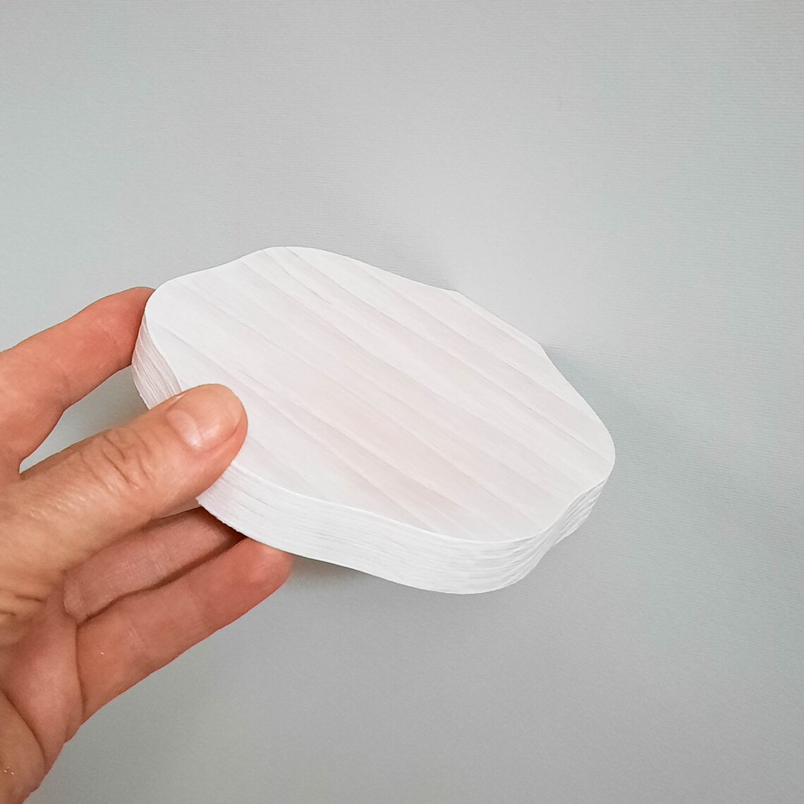 White Wavy Floating Shelf Daisy Wall Plant Shelves Round Plant Stand ...