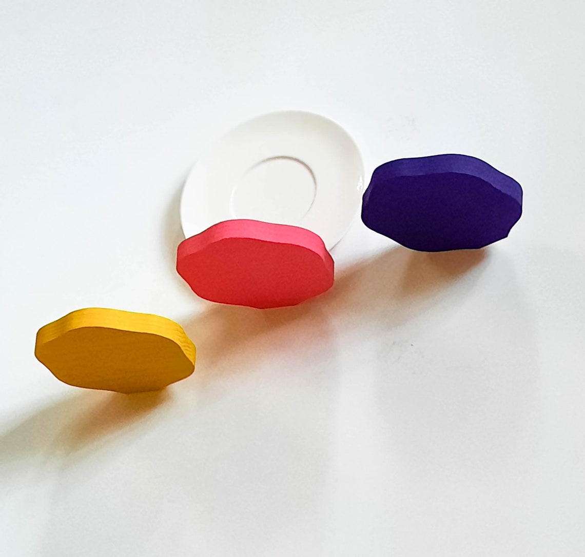 White Wavy Floating Shelf Daisy Wall Plant Shelves Round Plant Stand ...