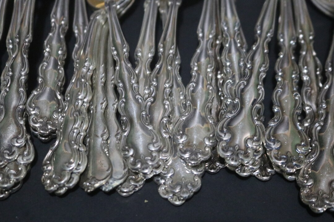 43 Pieces Modern Baroque by Oneida Community Silverplate Silverware 8 ...