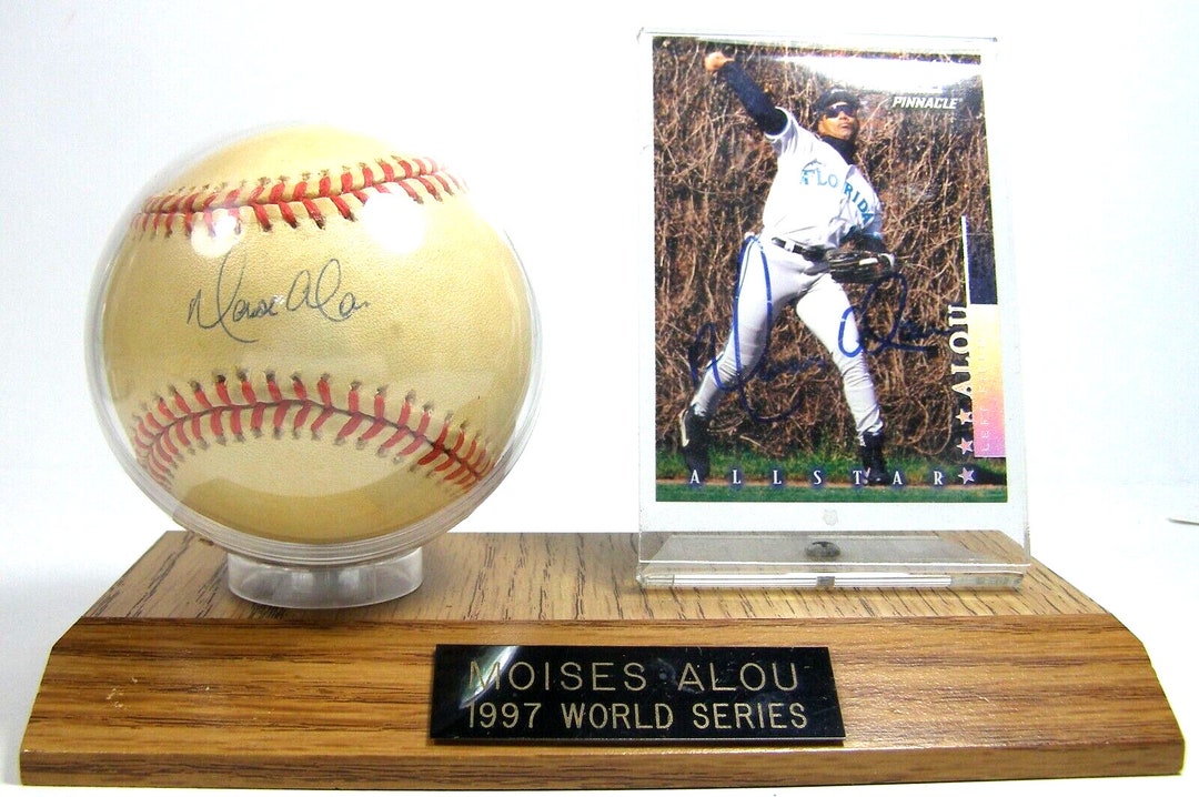 Pinnacle Astros Moises Alou #20 1997 Autographed Ball & Card in Holder ...