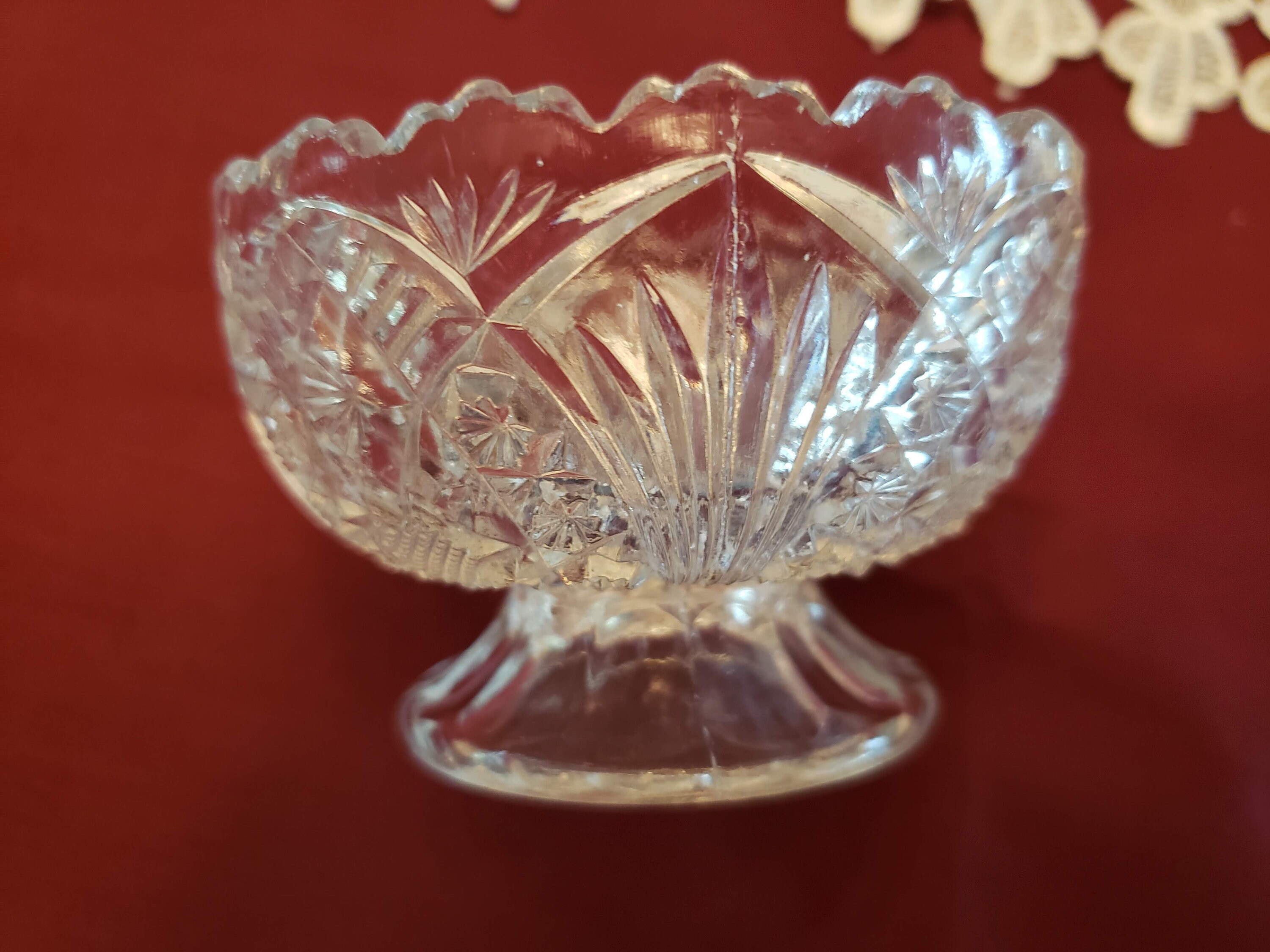 Bryce Higbee Glass Madora Arrowhead in Oval Pattern Low Footed Comport ...