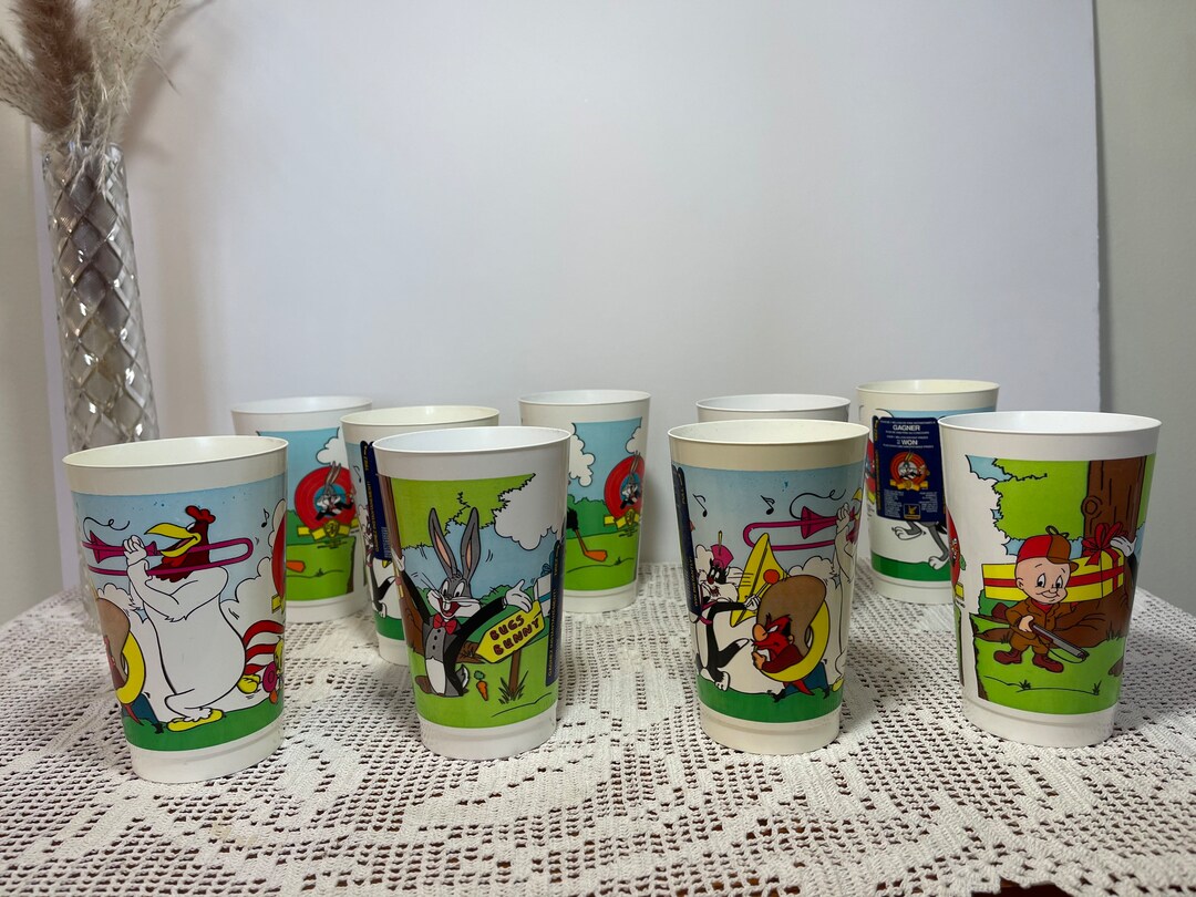 Vintage Looney Tunes Plastic Cups || 1990’s Circa || Set of 9 Plastic ...