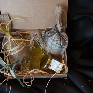 Greek Gift Box, Thyme Row Honey, Greek EVOO Olive Oil, Wild Thyme Herb ...