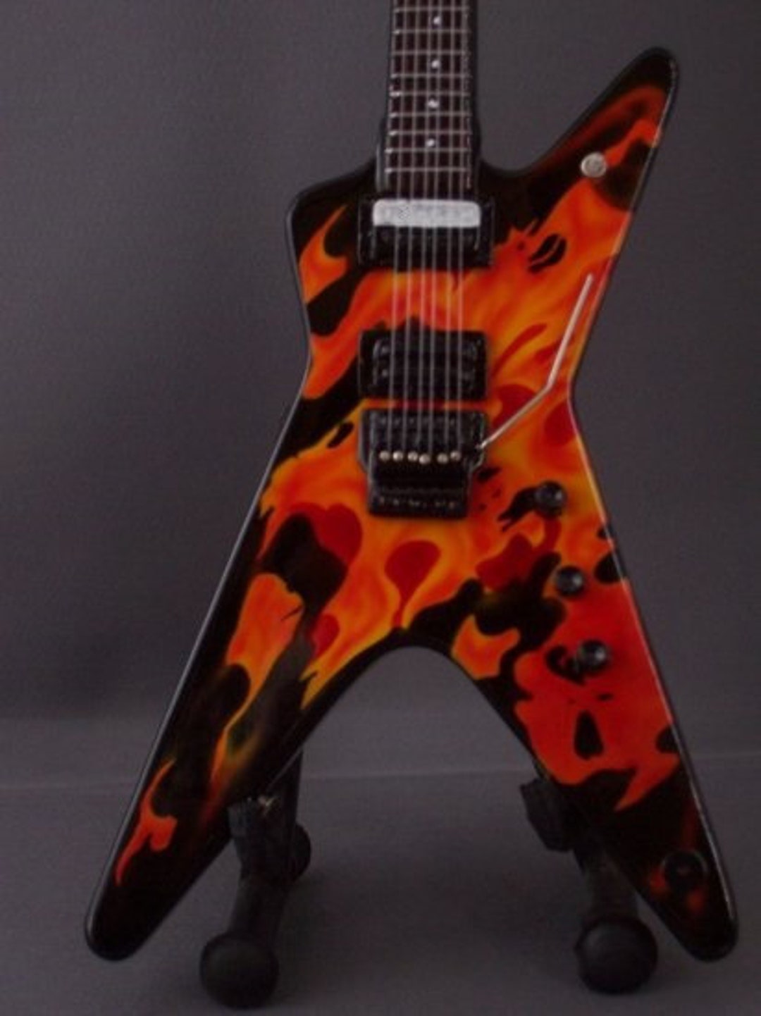 DIMEBAG DARRELL PANTERA Mini Flames Guitar Memorabilia Free Stand Gift ...