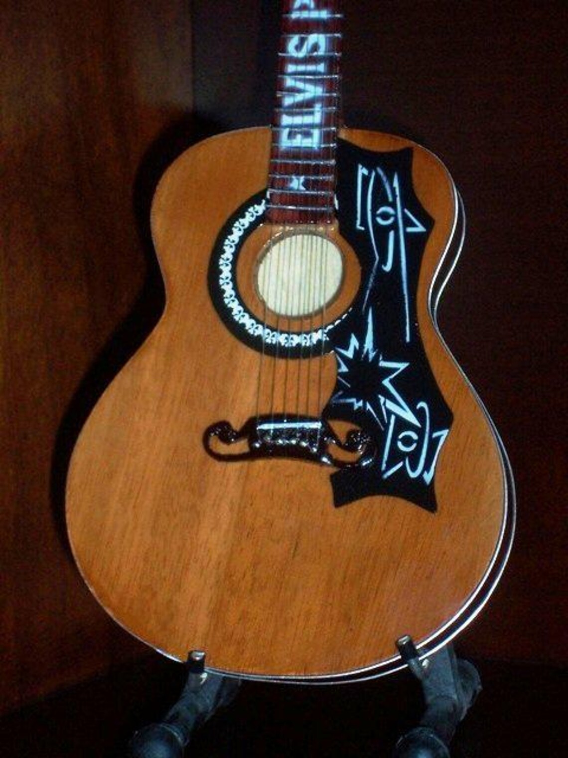 ELVIS PRESLEY Mini Acoustic Guitar Memorabilia Free Stand Display Gift ...